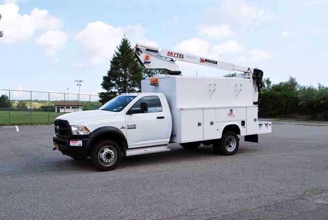 UTEM Skytel Bucket Truck - Dejana Truck & Utility Equipment