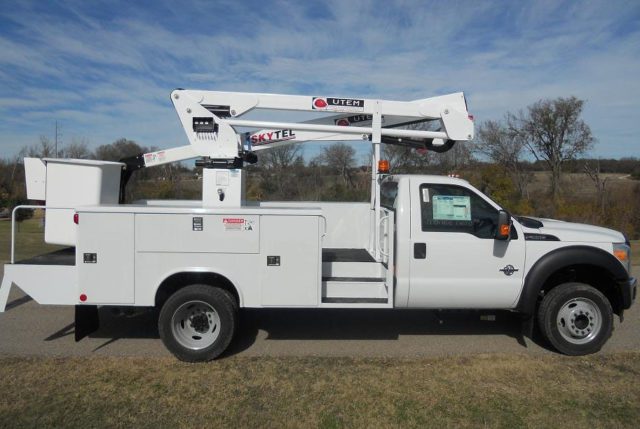 UTEM Skytel Bucket Truck - Dejana Truck & Utility Equipment